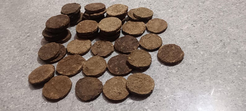 Handmade Cow Dung Cake | Dried Gobar Upala for Havan, Puja Agnihotra ...
