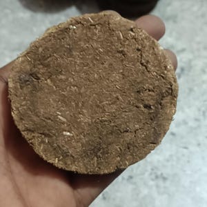Handmade Cow Dung Cake | Dried Gobar Upala for Havan, Puja Agnihotra ...
