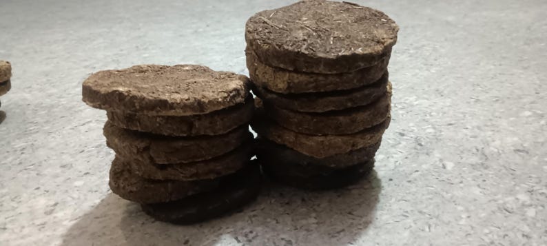Handmade Cow Dung Cake | Dried Gobar Upala for Havan, Puja Agnihotra ...