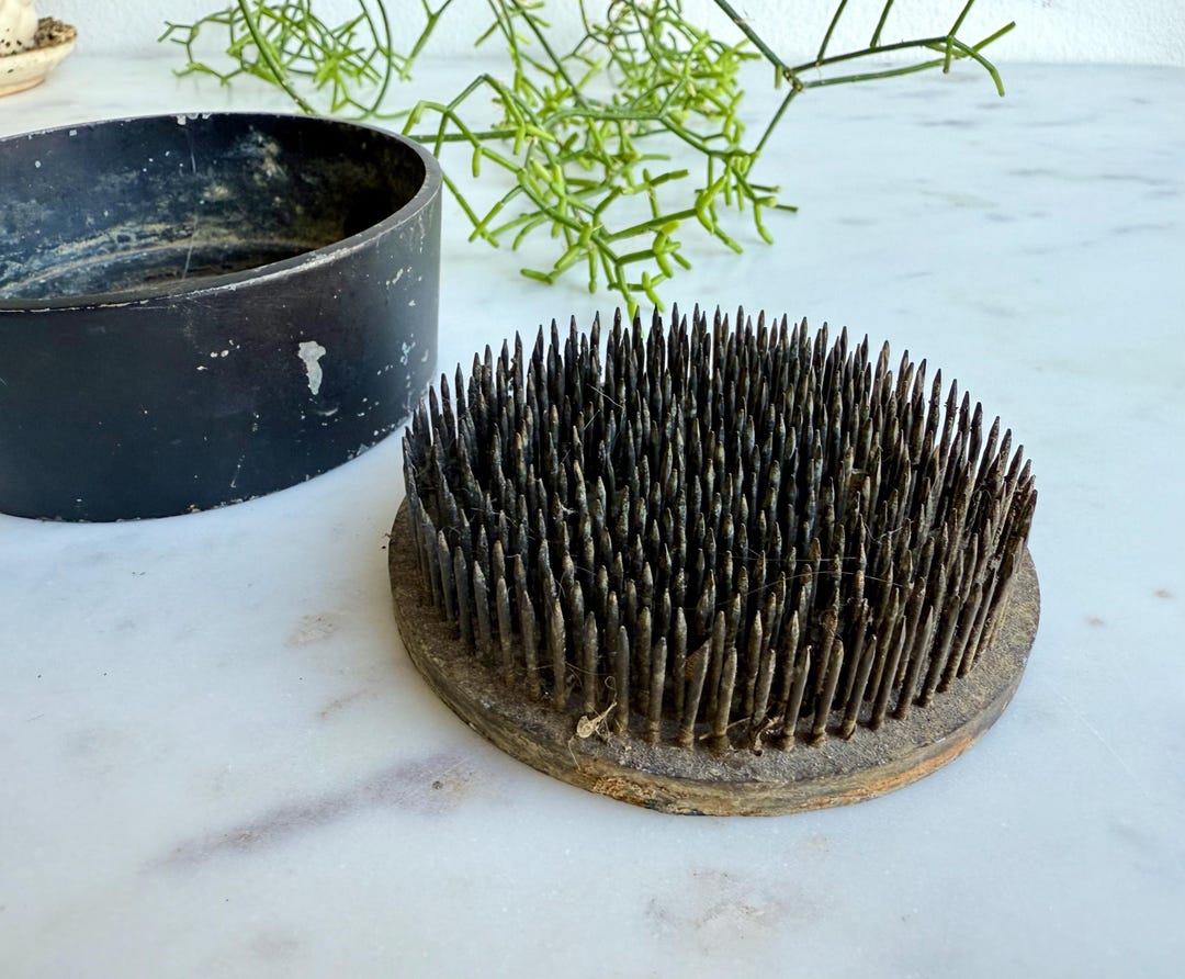 Vintage Black Wire Flower Frog Large Round Metal Flower Frog Flower ...