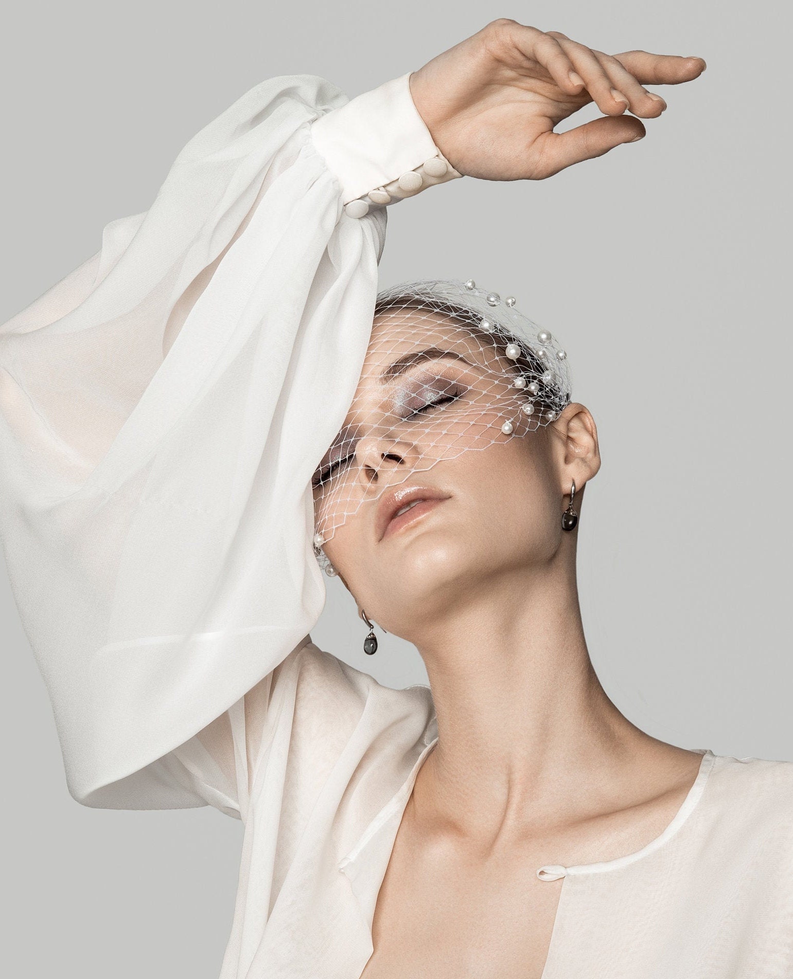 Classic white birdcage with pearls bridal veil with pearls | Etsy