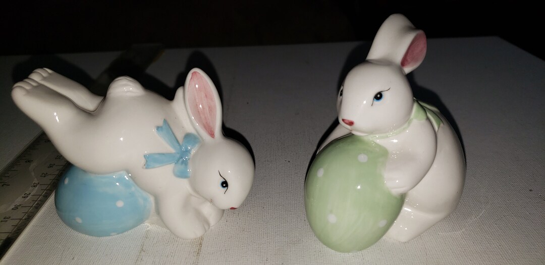 2 Ceramic Easter Bunnies With Eggs Excellent Condition - Etsy