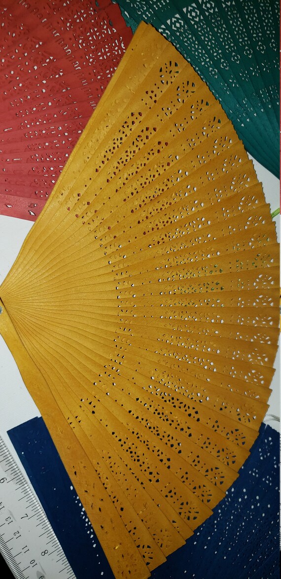 6 Vintage Chinese wooden fans with tassels in origina… - Gem