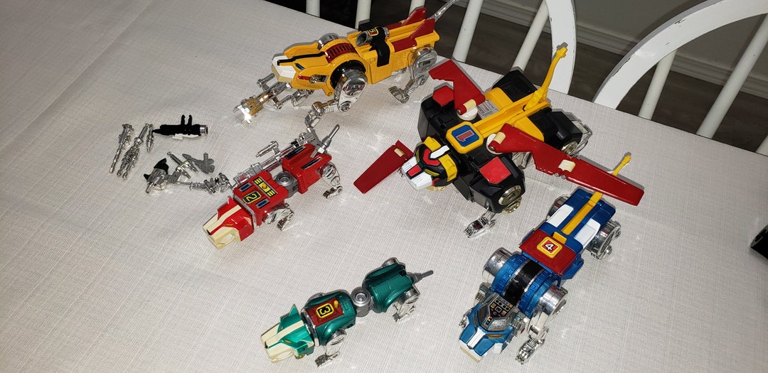 Vintage 1980's Transformer Action Figure Voltron Cats 1 Wing Broken ...