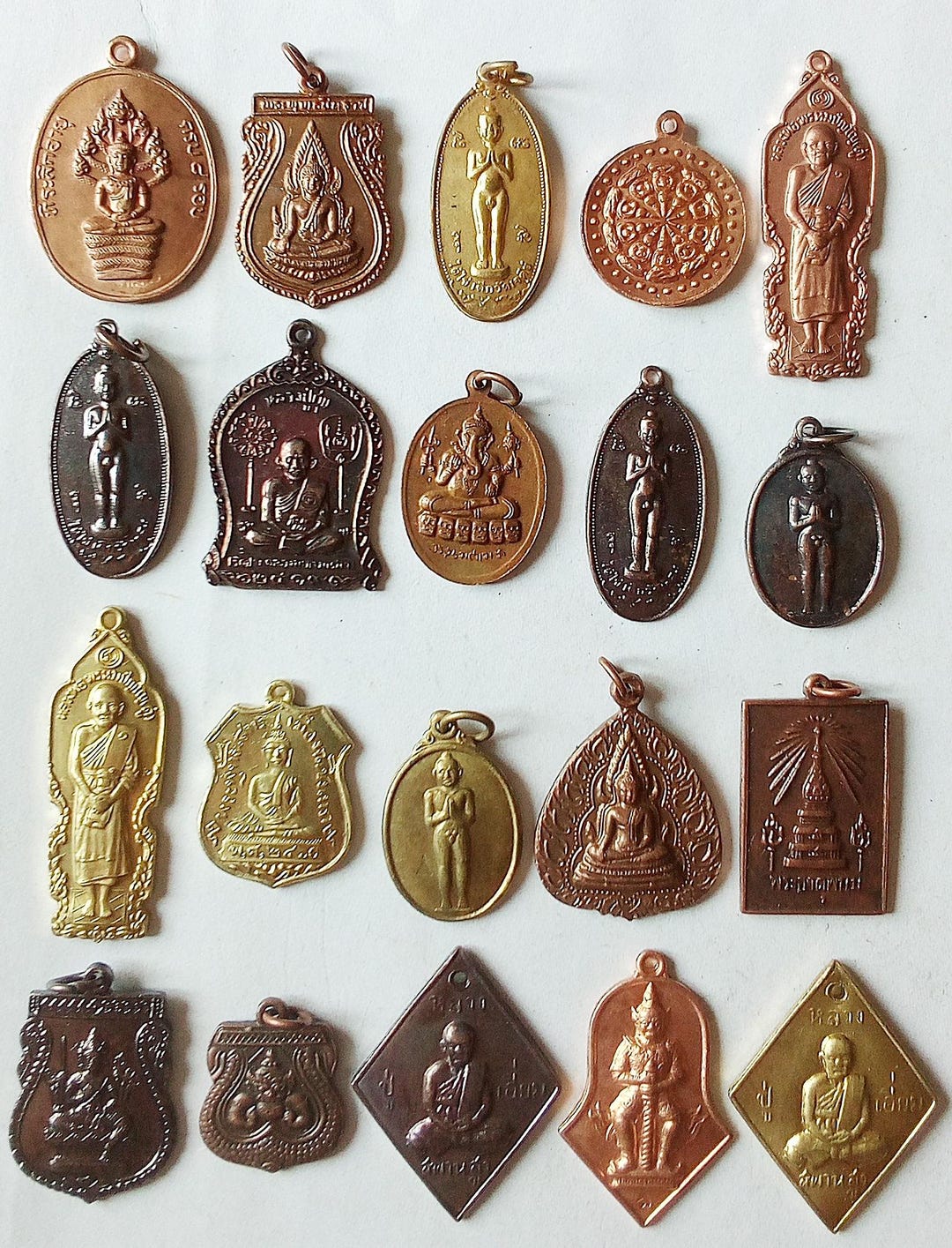 20 NEW Thai Buddhist Buddha Buddhism Lucky Charms Amulet Pendants Set ...