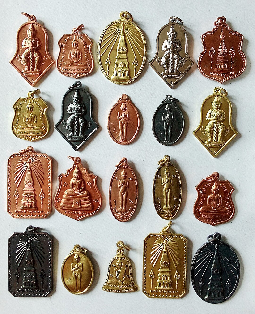 20 NEW Thai Buddhist Buddha Buddhism Lucky Charms Amulet Pendants Set ...