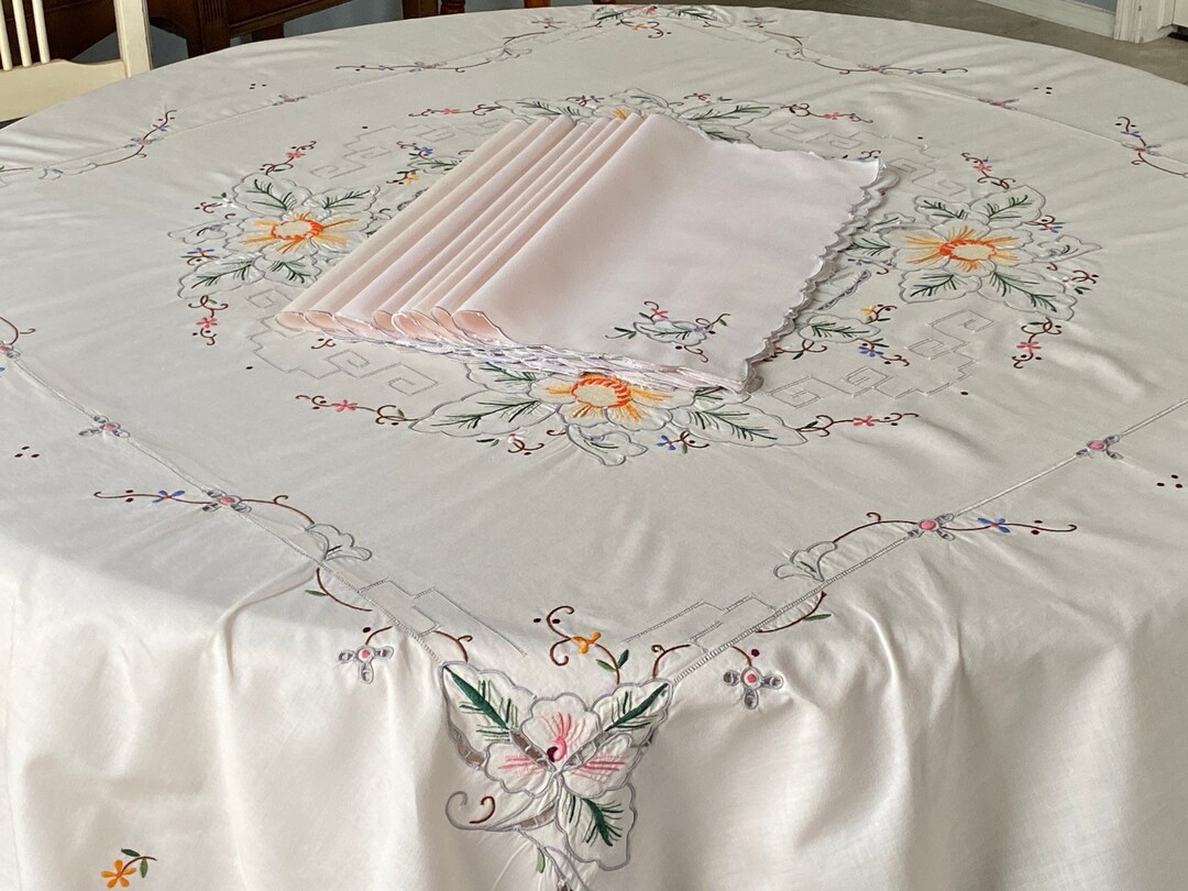 Vintage Madeira Style Round Embroidered Tablecloth With 8 Matching ...