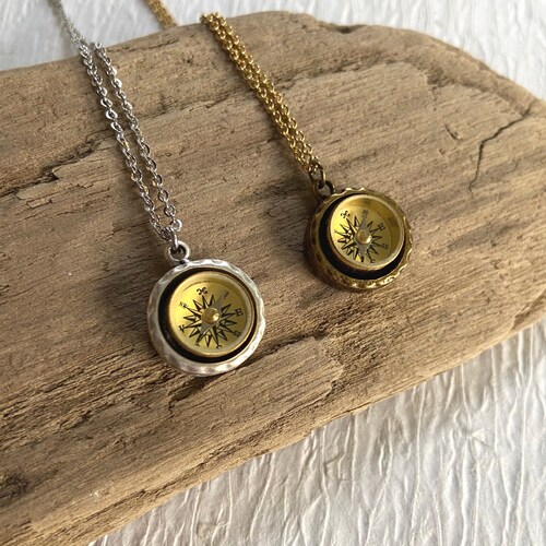 Small Silver Compass Necklace - Etsy