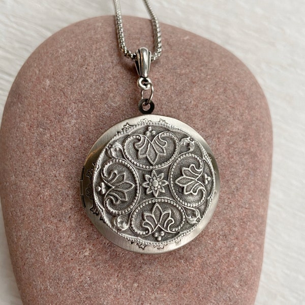 Irish Locket - Etsy
