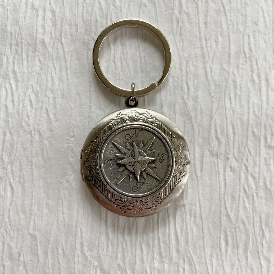 Modern Silver Compass Locket Keychain, Personalized Locket With Photos ...