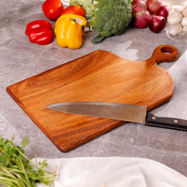 À découper en bois d'acacia fait main avec poignée | Planche à découper ...