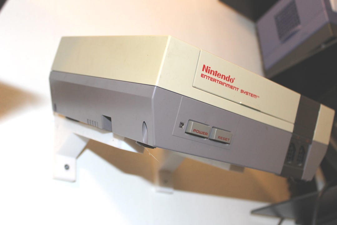 Nintendo NES Console Wall Mount -- 3D Printed -- (mounting Screws ...