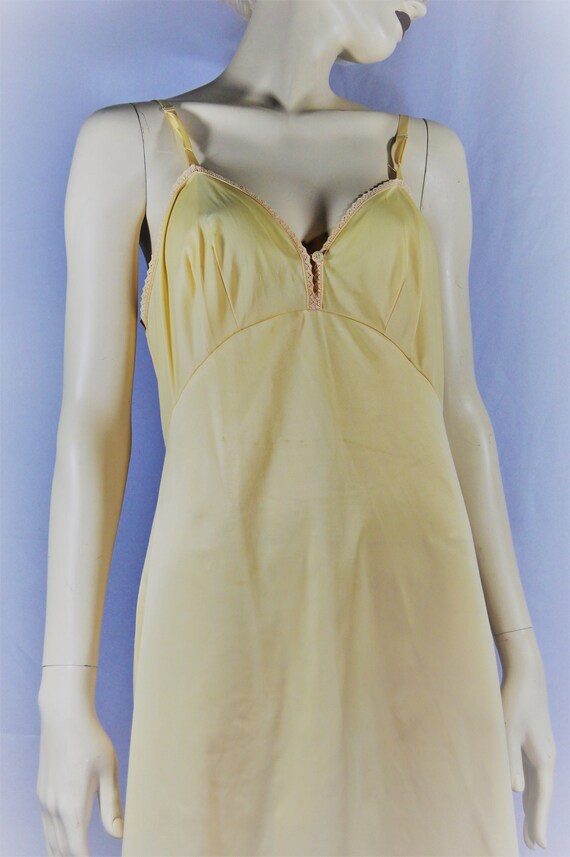 Vintage slip with - Gem
