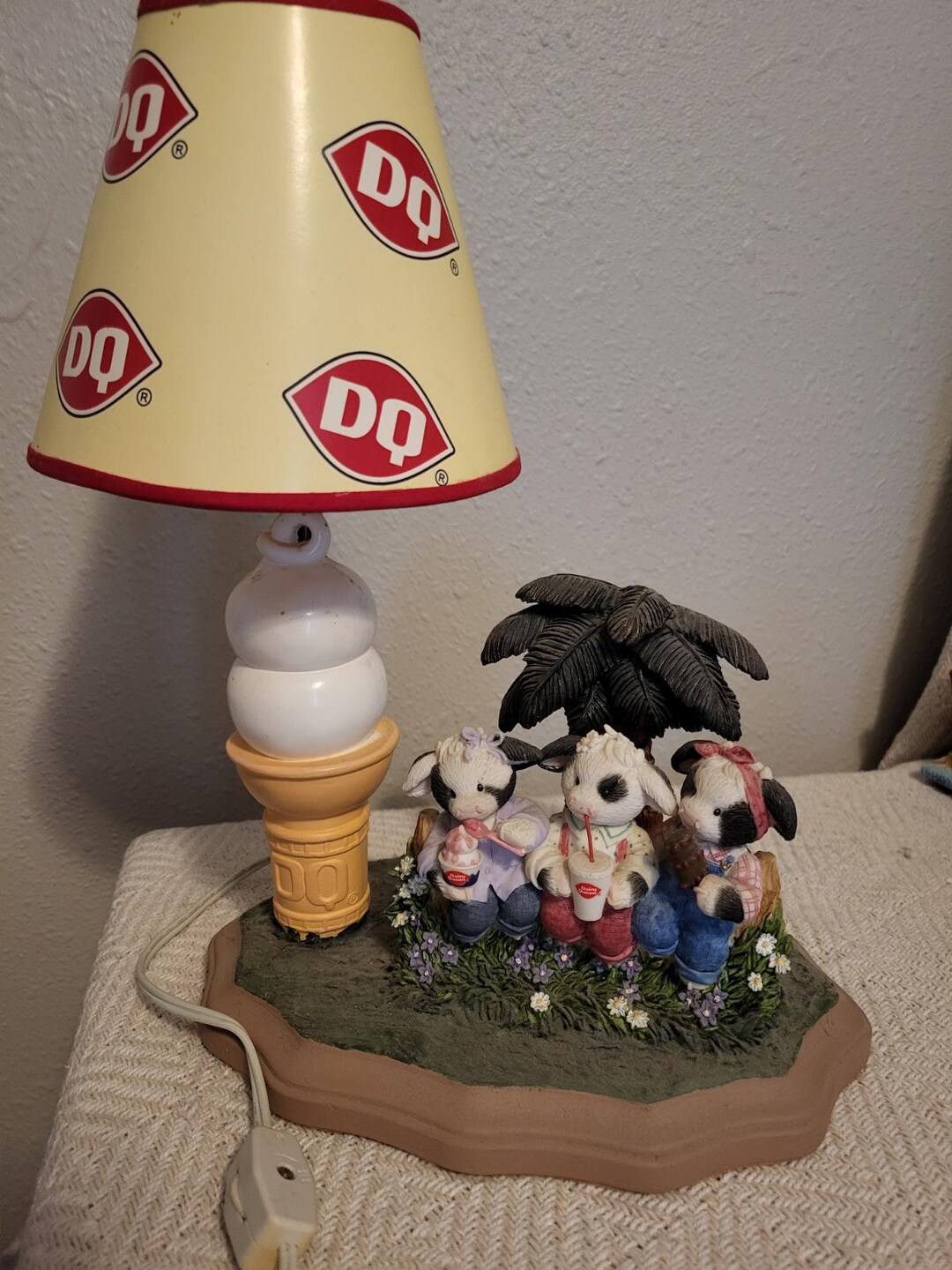 Dairy Queen Lamp With Mary Moo Moo's #101487 "i Scream, You Scream, We ...