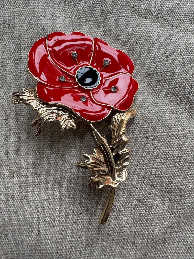 Red Enamel Poppy Pin Badge | Remembrance Day Lapel Brooch | Memorial ...