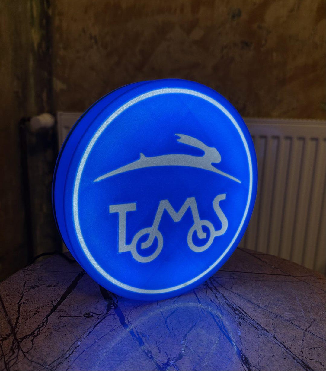 Retro TOMOS Logo LED Sign – Blue & White – Wall Light / Decor – 21 Cm ...