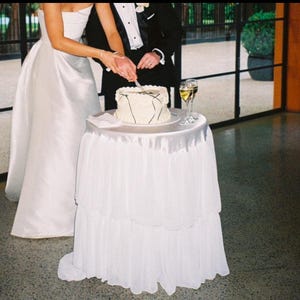 Round Event Wedding Cake Table Tablecloth, Bridal Party Tablecloth ...