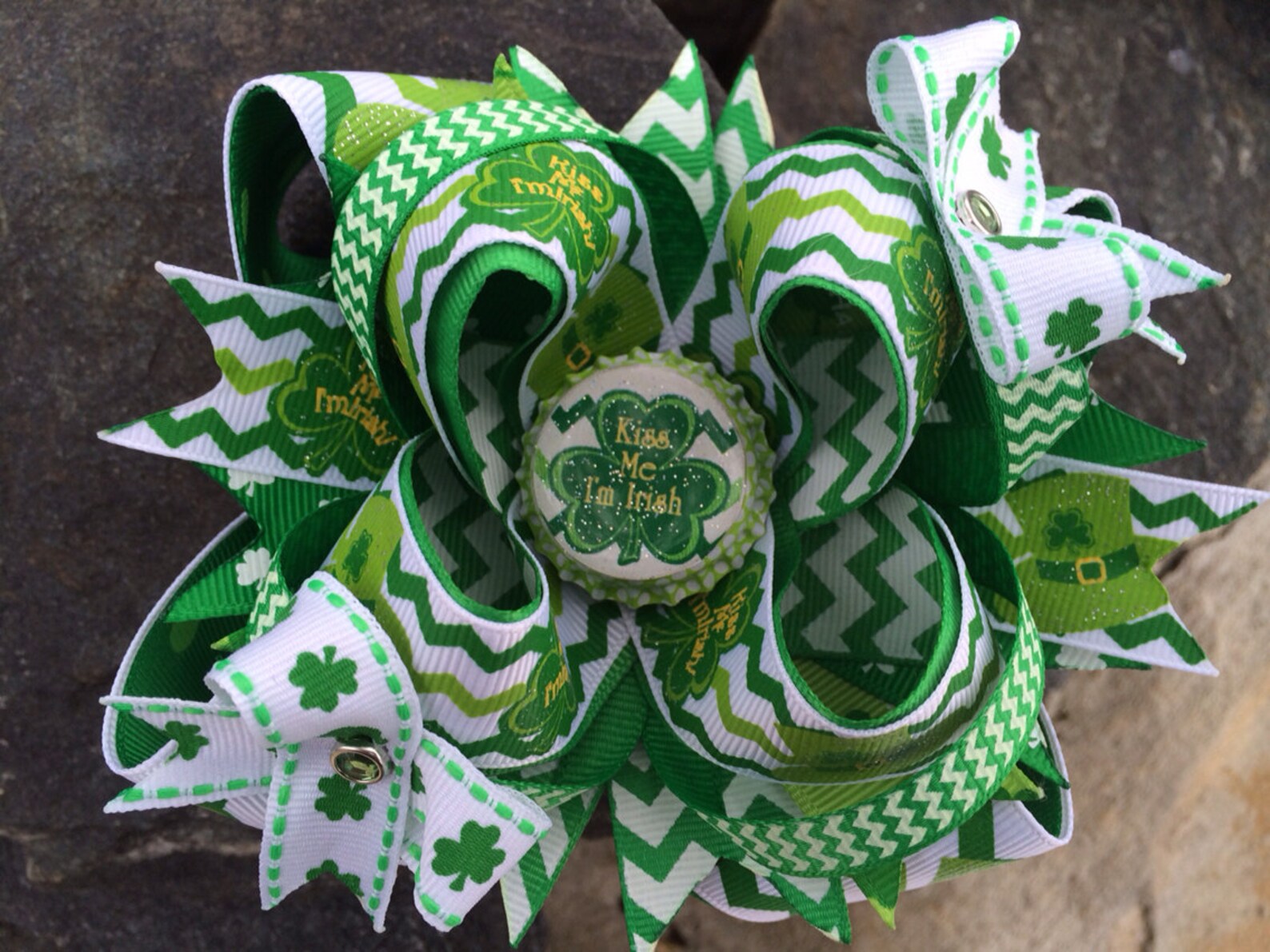 St. Patrick's Day Kiss Me I'm Irish Chevron Bottlecap Hairbow - Etsy