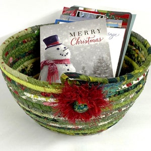 Clothesline Holiday Card Organizer, Green and Red Coiled Rope Christmas ...