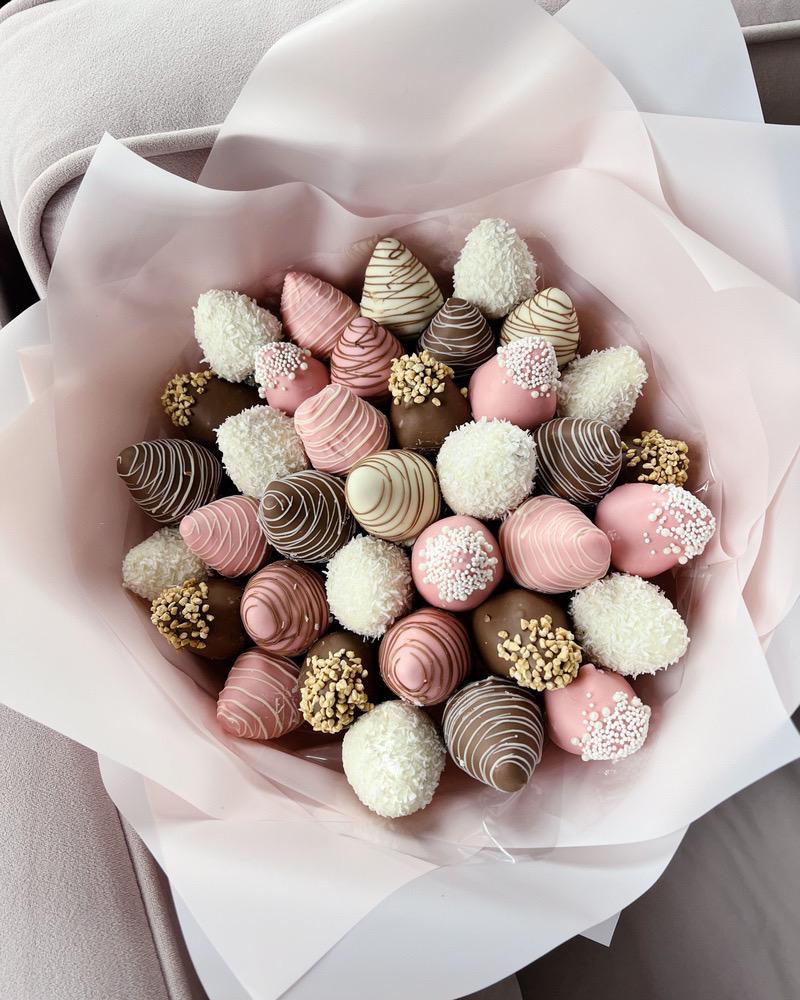 Chocolate Covered Strawberry Bouquet | Edible Fruit Arrangement ...