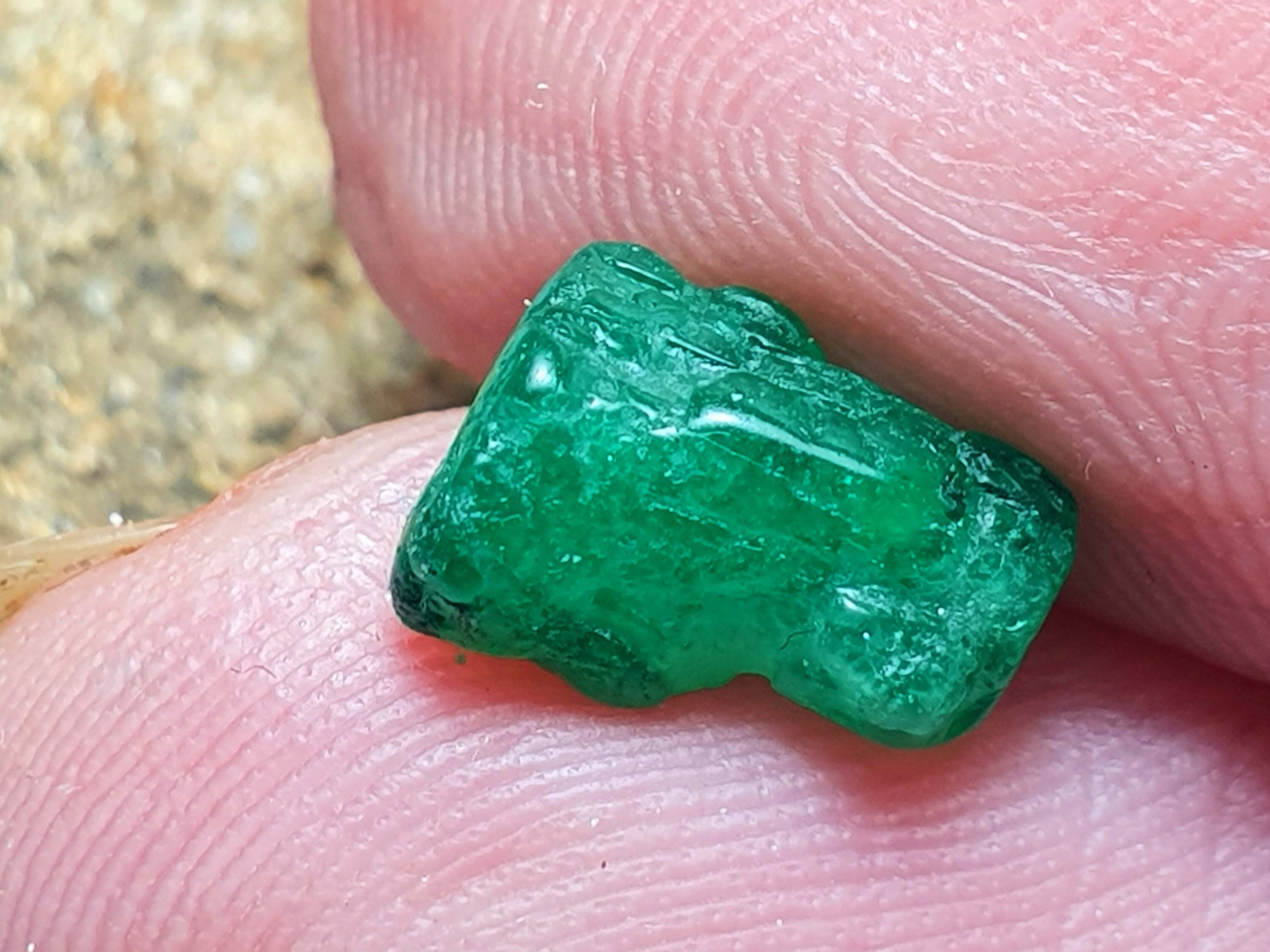1.9ct 8.5mm Emerald Crystal 8.5 by 6.1 by 5.8mm Untreated - Etsy UK
