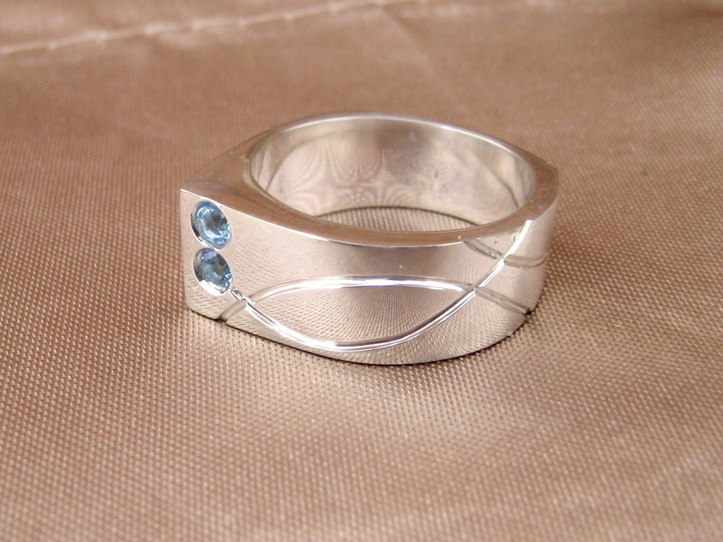 A clean simple In the line... ring with | Etsy