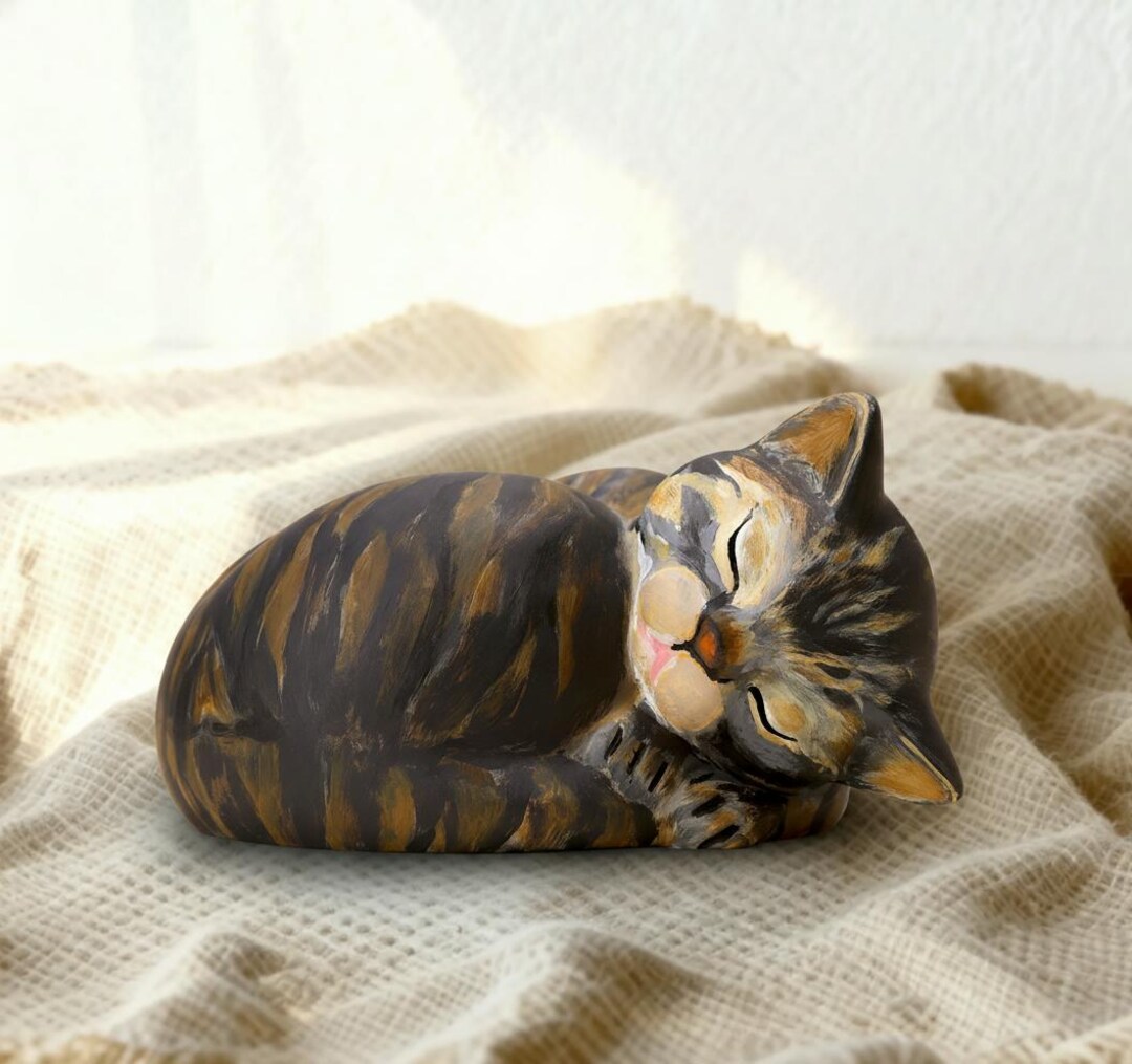 Custom Tabby Cat Urn: Handcrafted Pet Memorial Keepsake,4.52 in × 8.66 ...