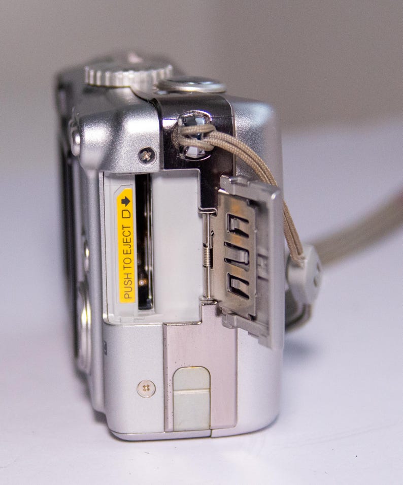 Nikon COOLPIX 7900 Digital Camera 7.1MP | 3x Optical Zoom | Tested ...