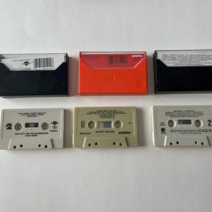 Vintage Cassette Tape Lot: Whitney Houston, Joan Jett, Linda Ronstadt ...