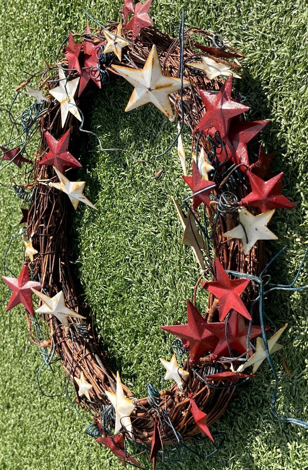 16” Rustic Grapevine Wreath With Red & White Metal Stars, Lighted ...