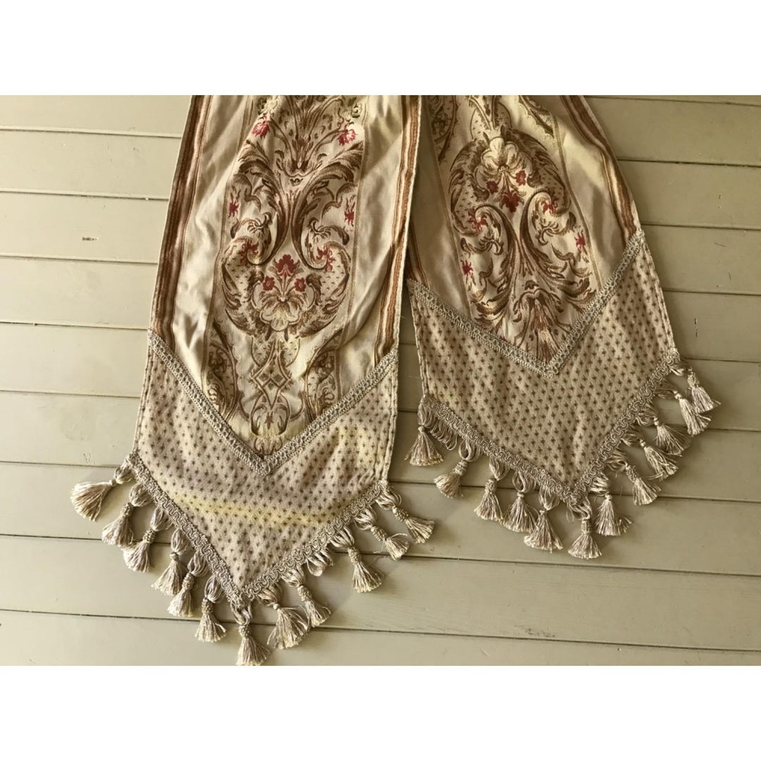FRENCH COUNTRY Table Runner With Tassels Ornate Floral Design Beige ...