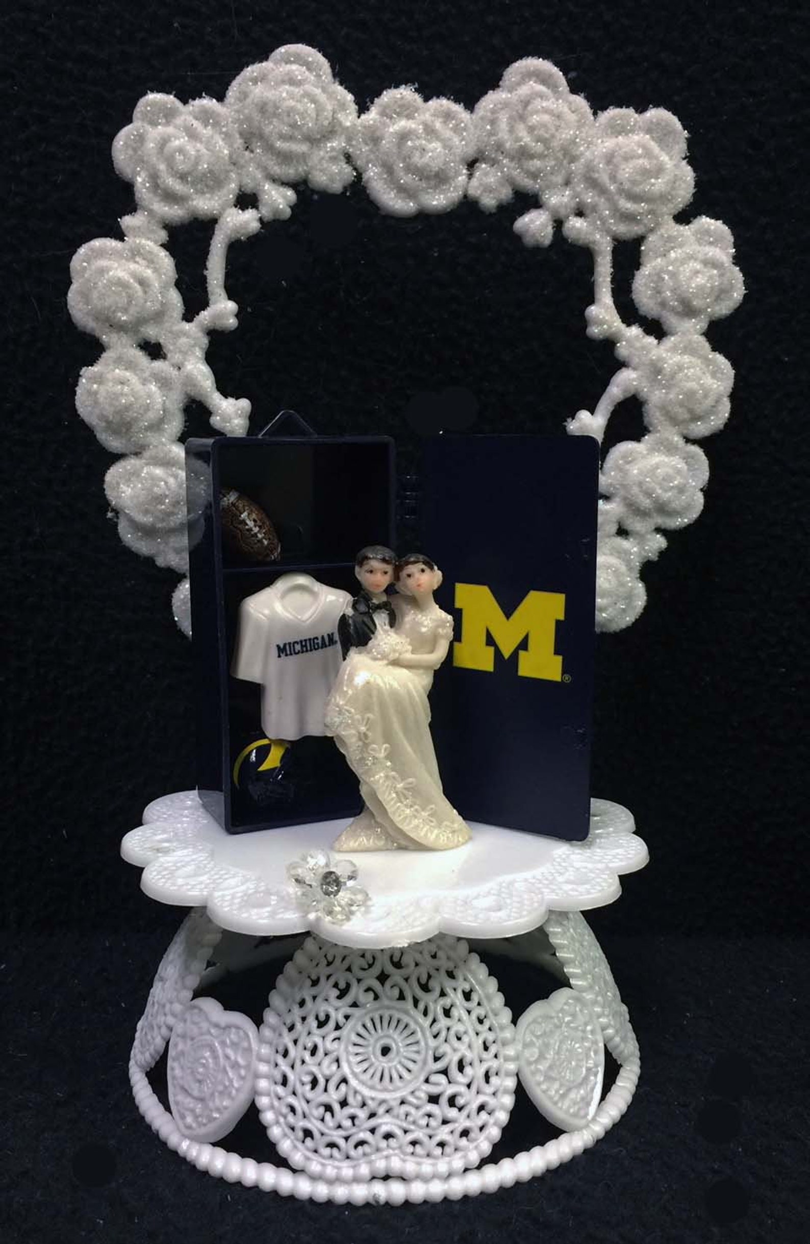 U of M University of Michigan Wolverines NCAA Football Wedding Cake ...