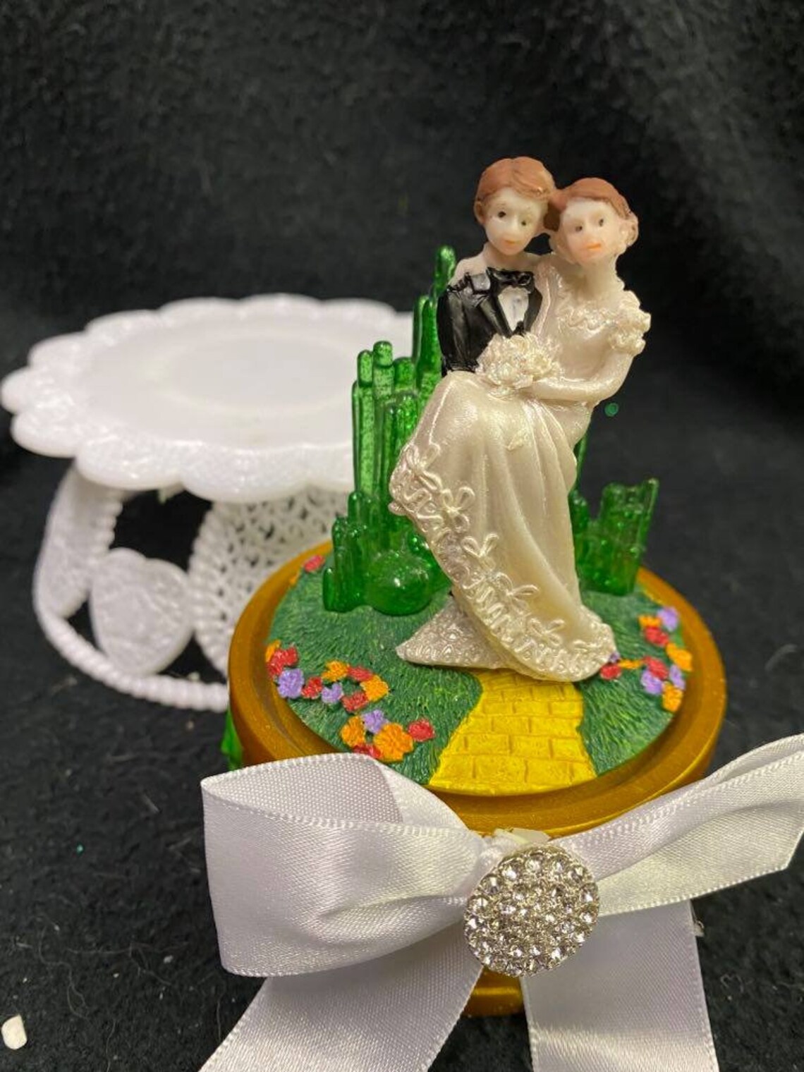 Princess Theme Fairytale Queen Wedding Cake Topper Emeral City Wizard ...