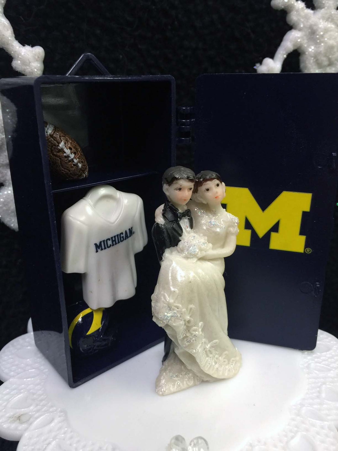 U of M University of Michigan Wolverines NCAA Football Wedding Cake ...