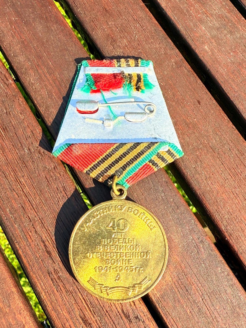 Soviet Medal – 40 Years of Victory in WWII (1945–1985) – USSR Military Commemorative Award ...