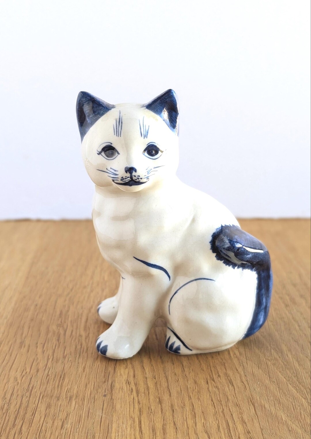 Vintage Delft-style Cat Figurine, Hand-painted Blue and White Porcelain ...