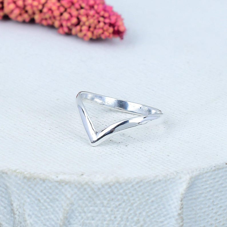 925 Sterling Silver Chevron Ring: Dainty V-shaped Handmade Band - Etsy