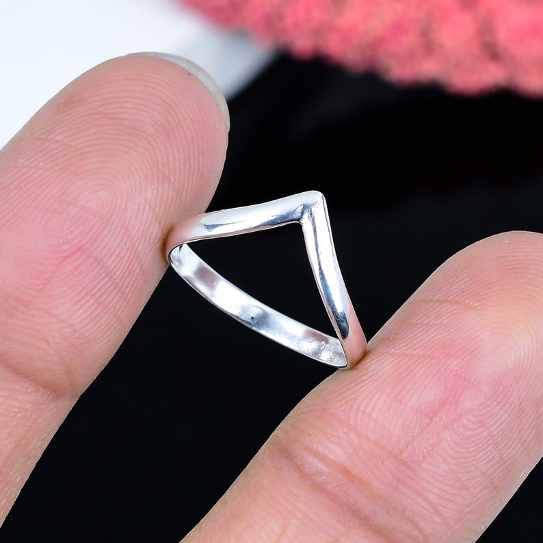 925 Sterling Silver Chevron Ring: Dainty V-shaped Handmade Band - Etsy