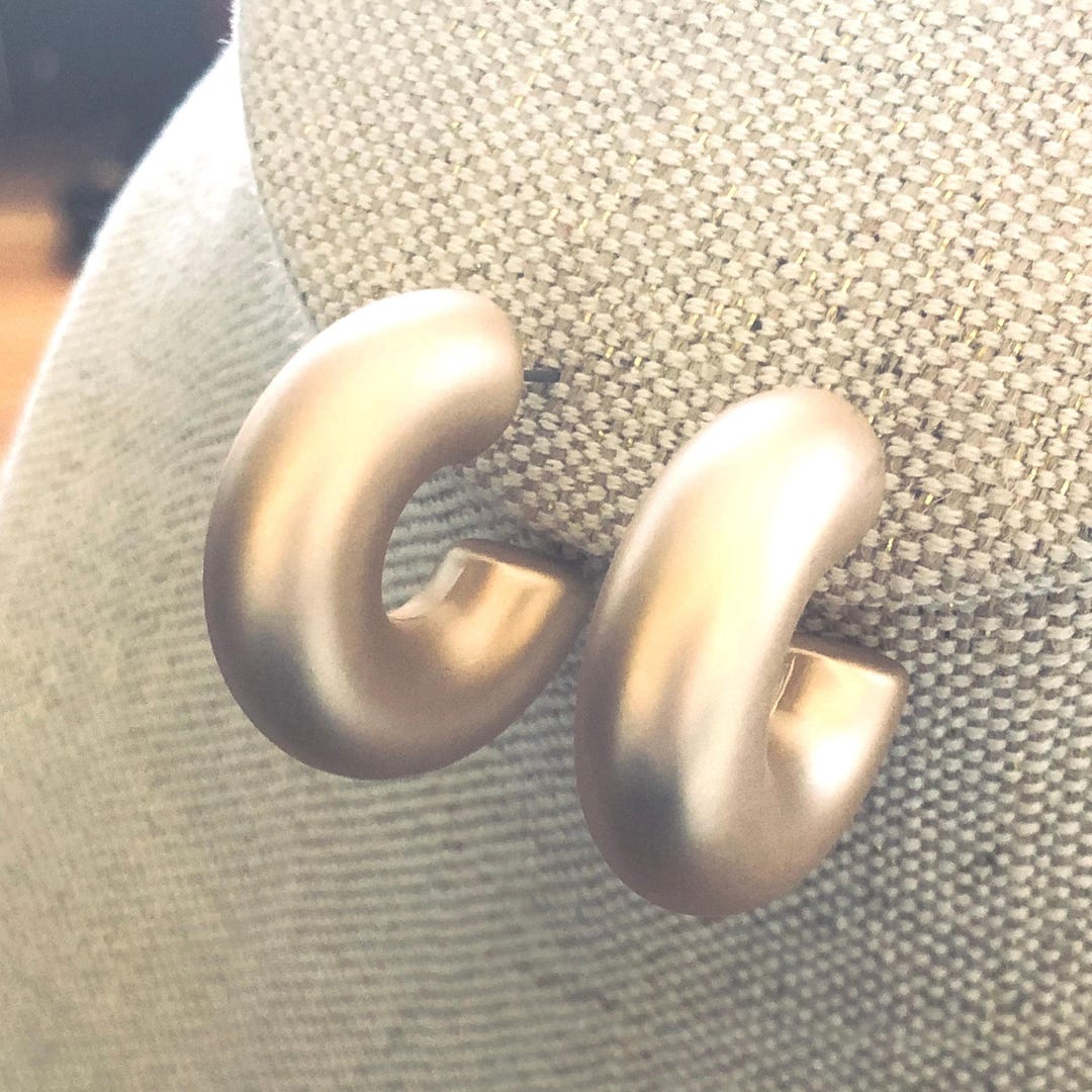 MATTE Gold CHUNKY 1-inch Light-weight Thick Tube Pearlized Hoop Earring ...