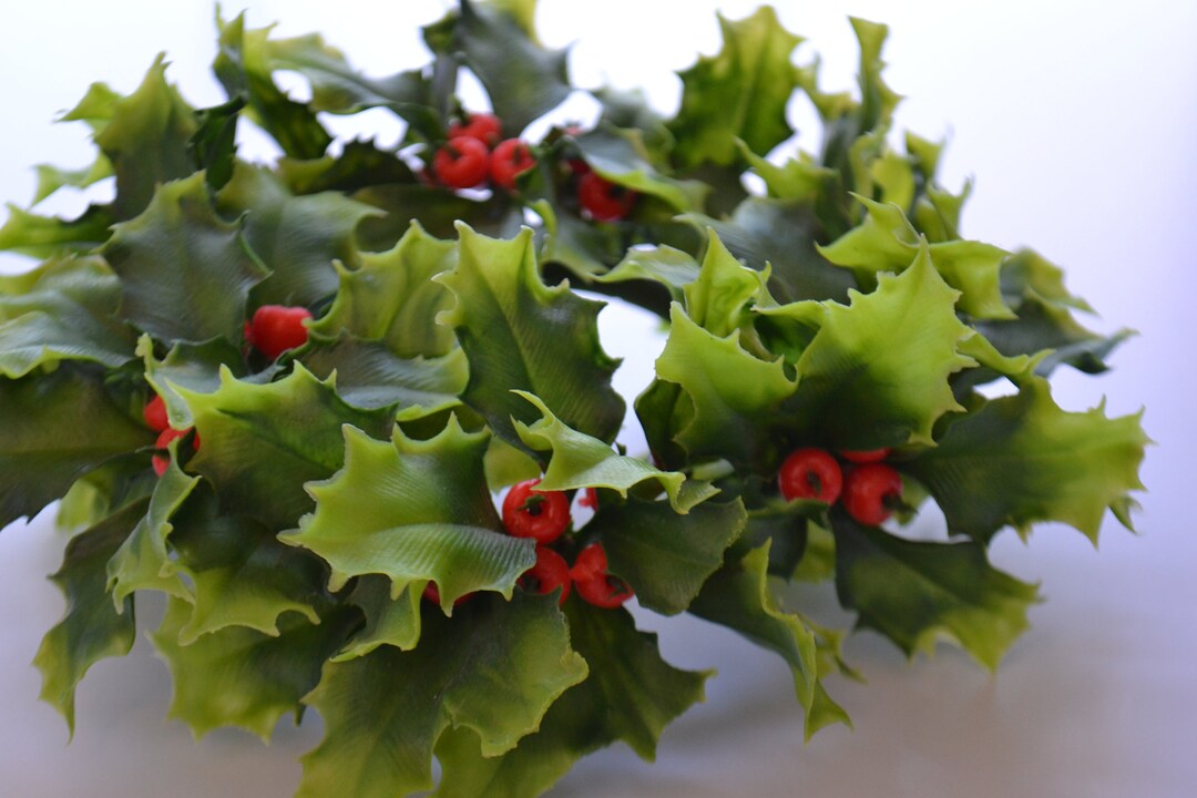 Vintage Christmas Holiday Plastic Evergreen Mistletoe Pillar - Etsy