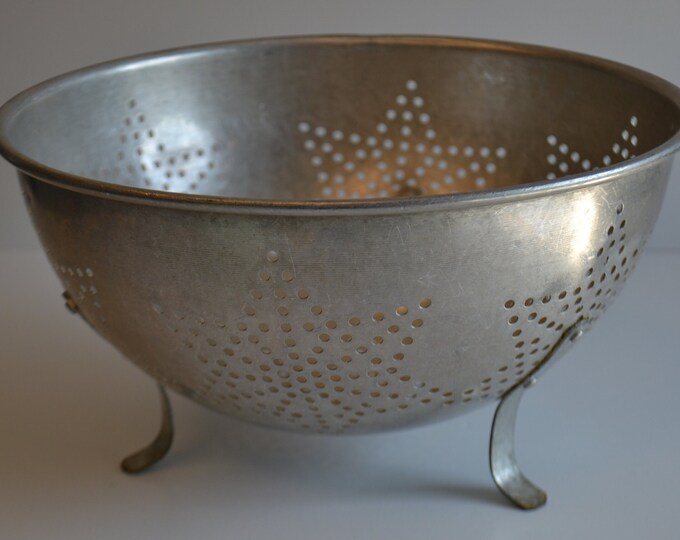 Vintage Farmhouse Style Silver Aluminum Kitchen Star Design Colander ...