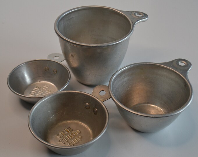 Vintage Farmhouse Style Silver Aluminum Metal Kitchen Measuring Cups ...