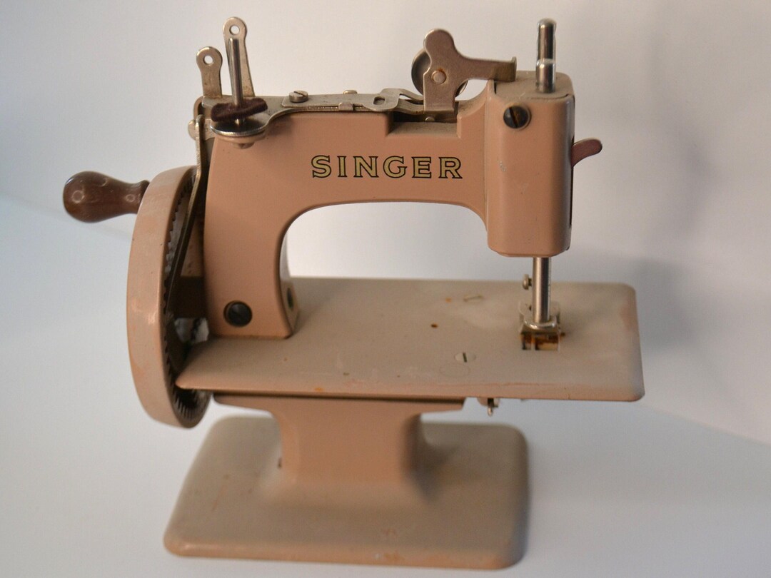 Vintage 1955 Singer 20 Childrens Sewing Machine With Case and ...