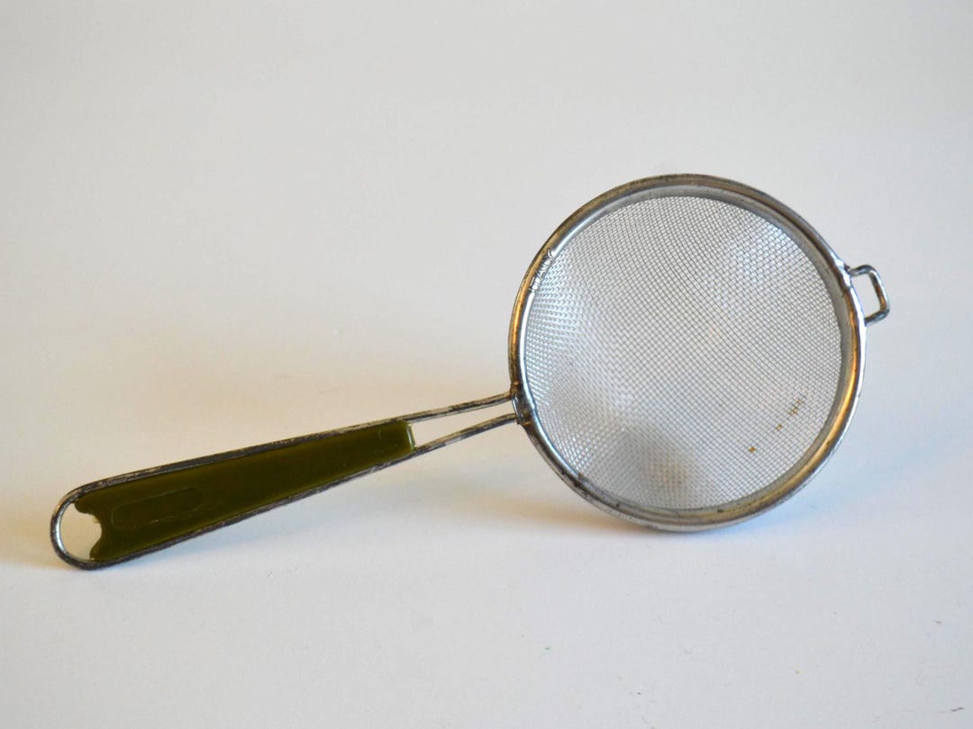 Vintage Olive Green Handle Hand-held Kitchen Farmhouse Style Sifter ...