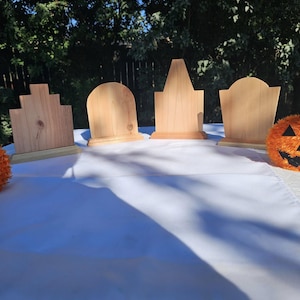 Wooden Tombstone Décor Set | Rustic Halloween Gravestones in Wood, Gray ...