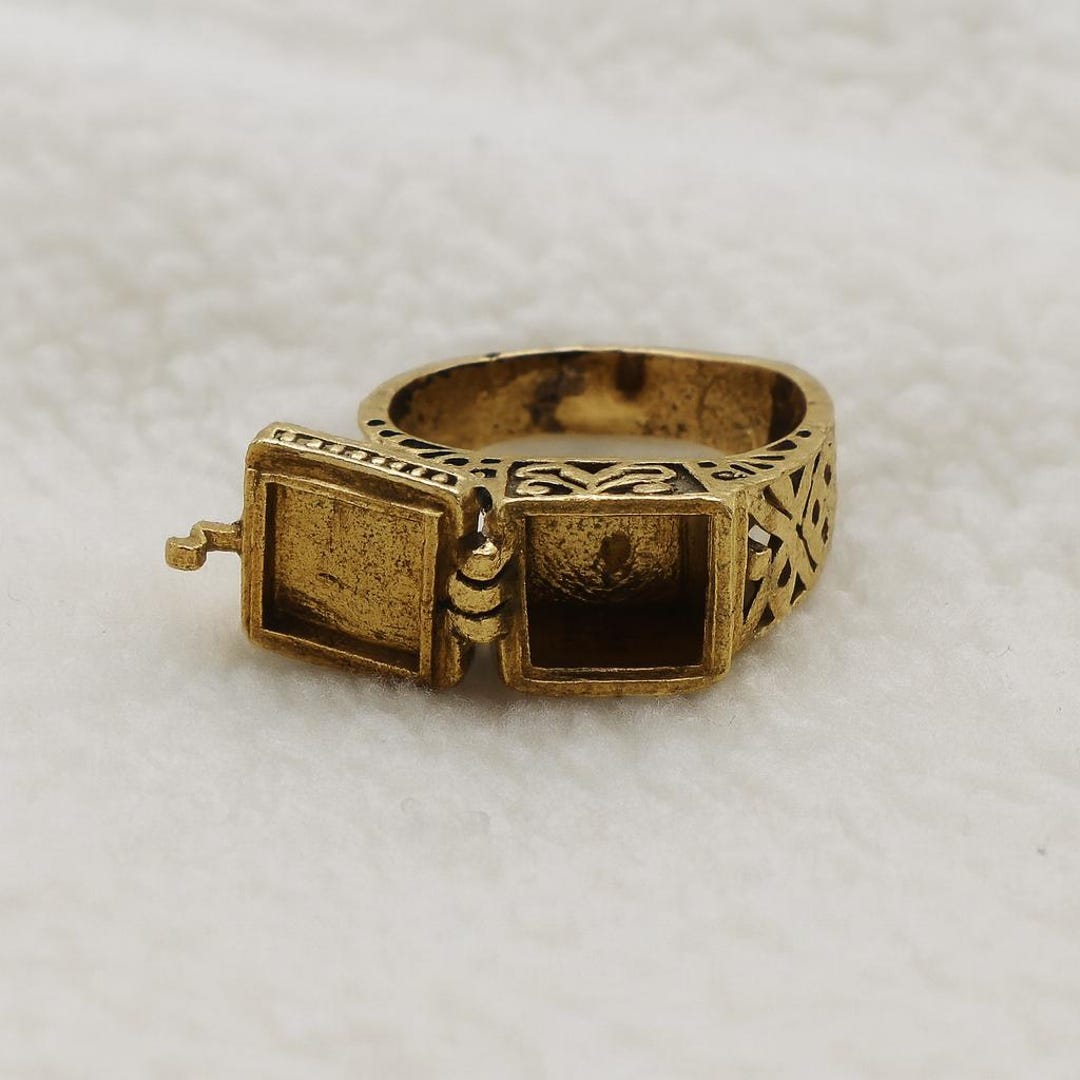 Vintage Brass Poison Ring, Secret Locket Ring Box, Hidden Compartment ...