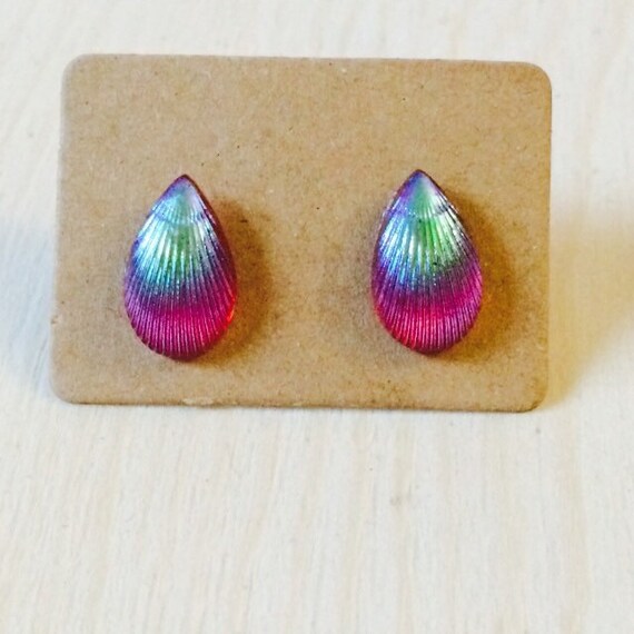 Items similar to Gorgeous pink iridescent seashell earrings on Etsy