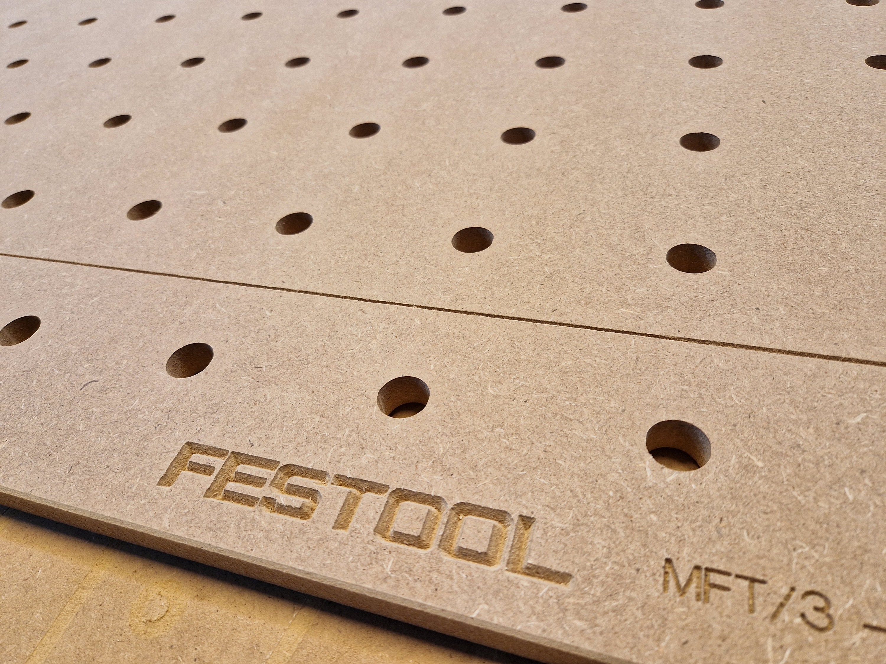 Op maat gemaakte CNC-werkbank met geperforeerde MDF-plaat: een - Etsy ...