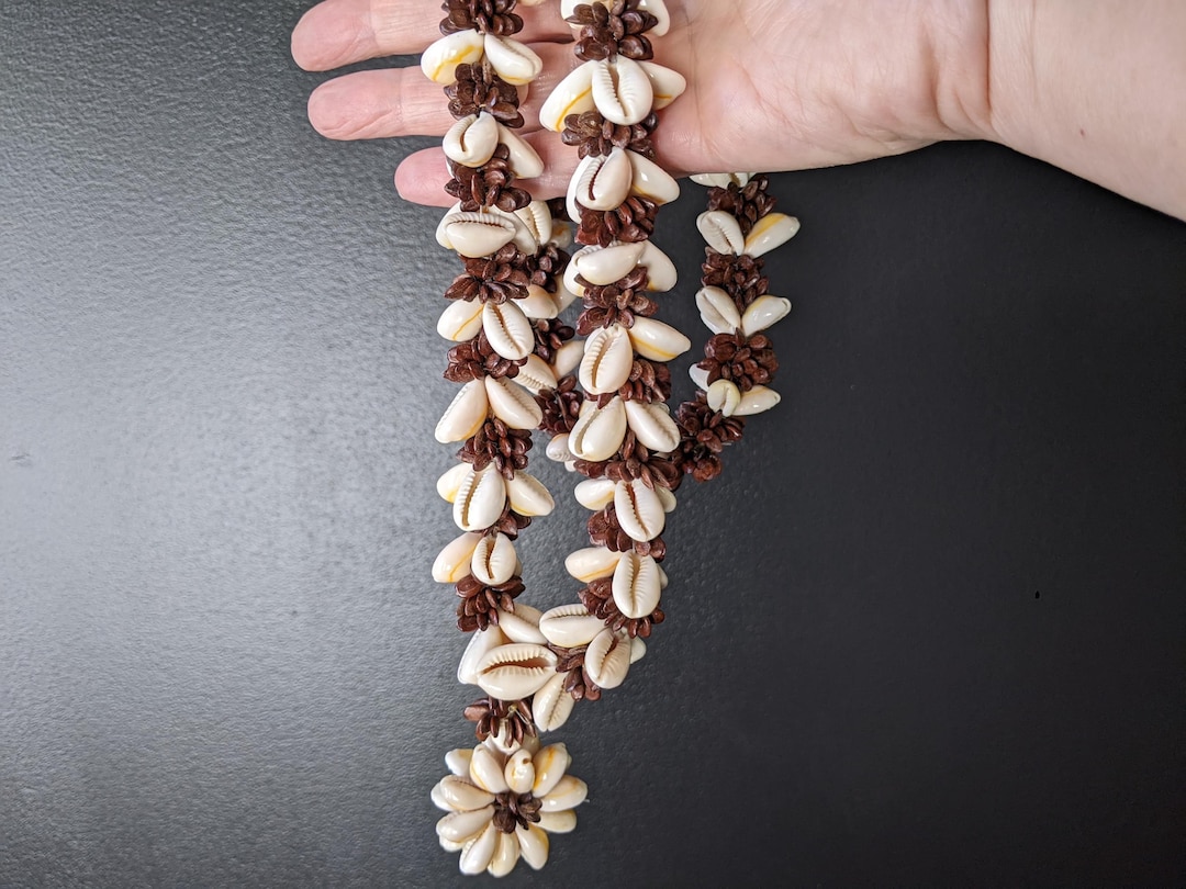 Hawaiian Cowrie Shell Lei – Natural Seed Beads & Cowrie Flower Drop ...