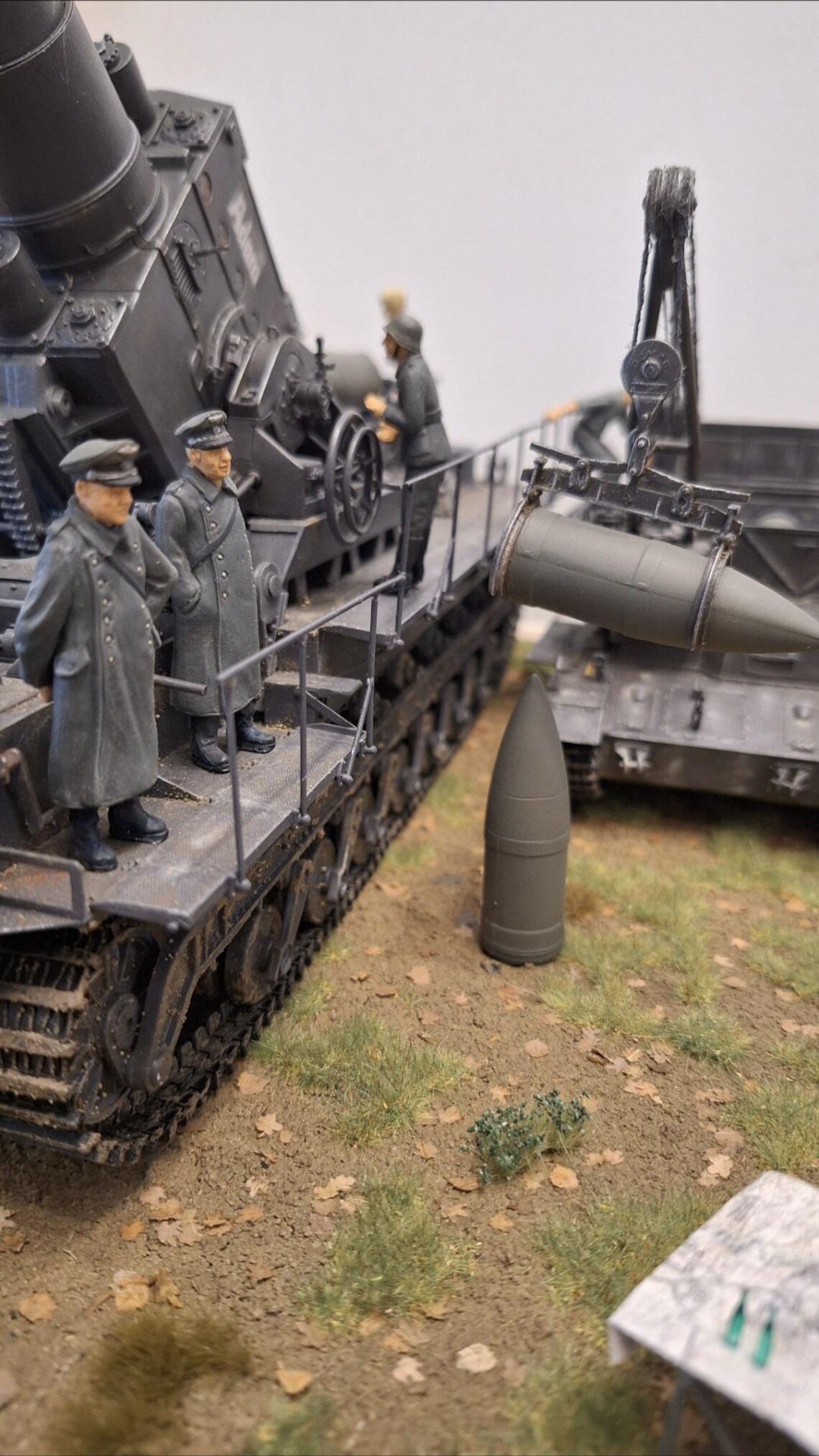 WWII Diorama - Mörser Karl mit Panzer IV Patronenhalter und Mannschaft ...